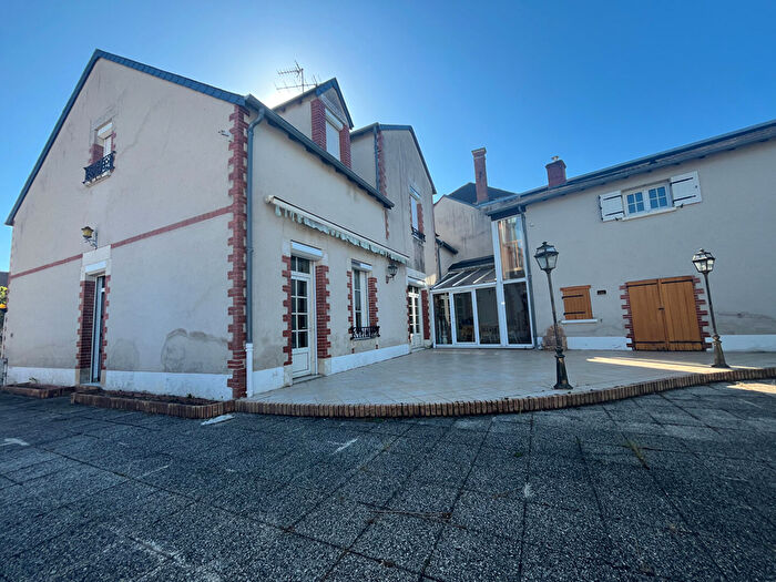 Maison 7 pièces à Levet, à vendre