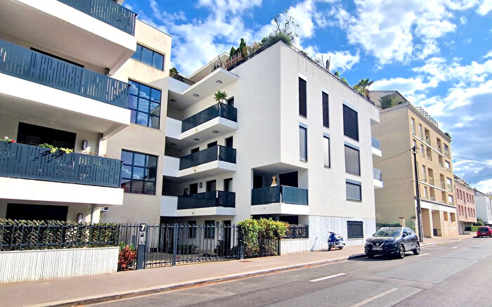 Appartement à vendre - Lyon e  - 4 pièces - 3 chambres