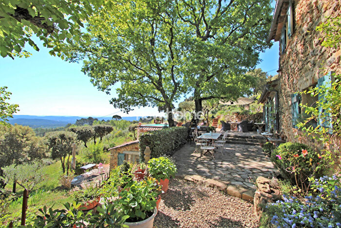 Maison à vendre - Cotignac - 8 pièces - 5 chambres