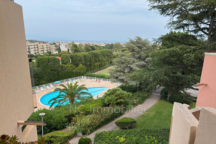 Appartement à vendre - Antibes, Antibes-les-Pins, Trianon, Le Fournel, Peyregoue - 2 pièces - 1 chambre