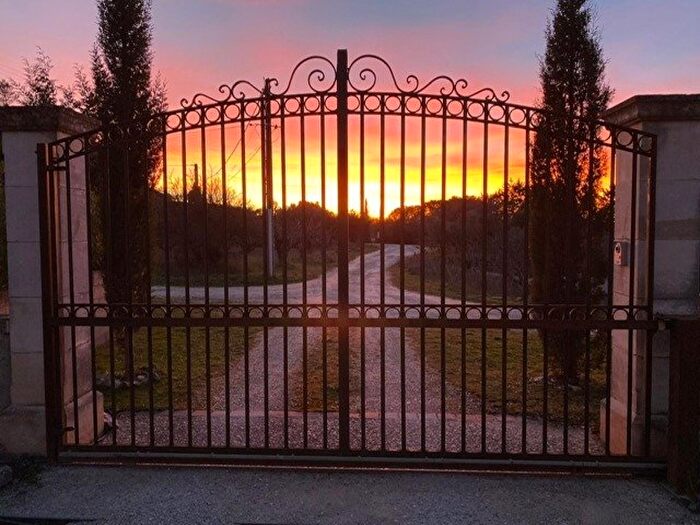 Maison à vendre - Beaucaire, Route de Bellegarde, Plâteau Saint-Roman - 6 pièces - 4 chambres