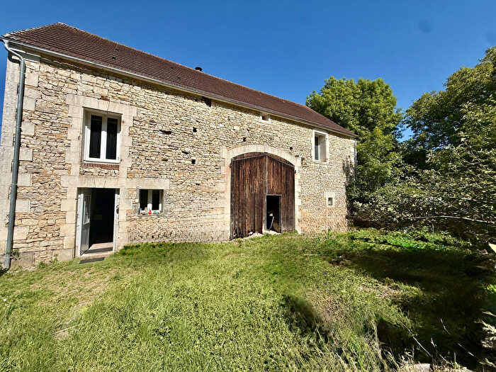 Maison 4 pièces à Ouanne, à vendre