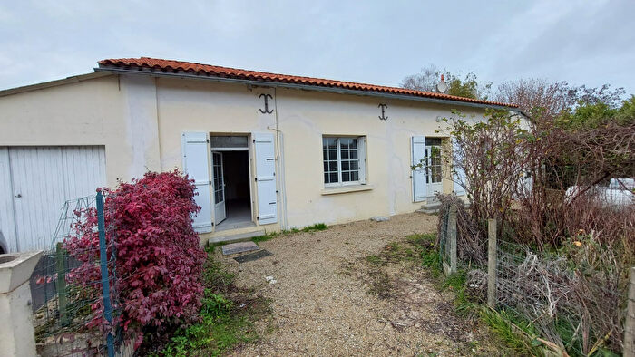 Maison 3 pièces à Cramchaban, à louer