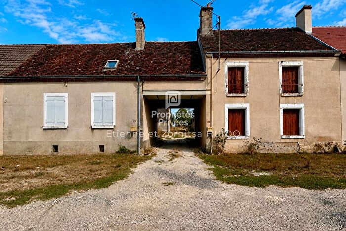 Vatan - Maison 11 pièces à vendre