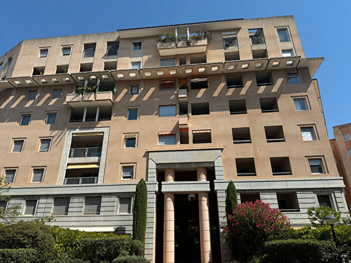 Appartement à louer - Aix-en-Provence, Centre-ville - 4 pièces - 3 chambres