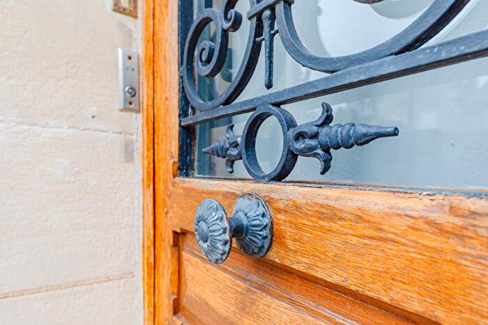 Maison à vendre - Magny-en-Vexin - 10 pièces - 7 chambres