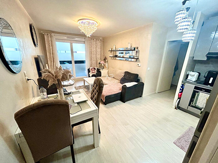 Appartement à vendre - Vernouillet - 3 pièces - 2 chambres