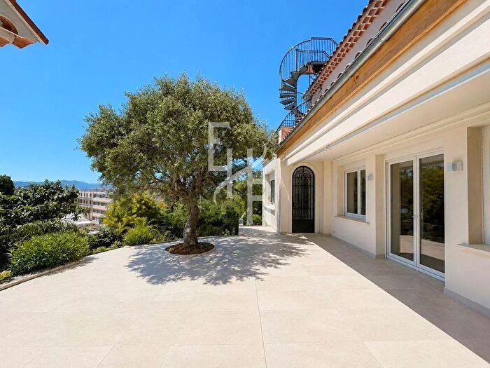 Appartement 4 pièces à vendre - Cannes, Californie Pezou