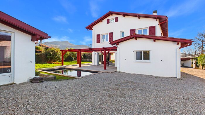 Maison 7 pièces à Saint-Pée-sur-Nivelle, à vendre