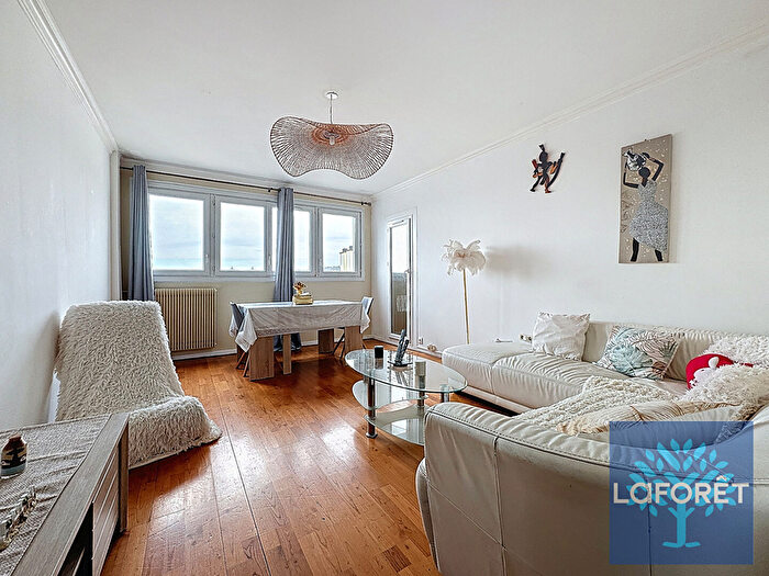 Appartement à louer - Neuilly-sur-Marne, Fauvettes Sud - 3 pièces - 2 chambres