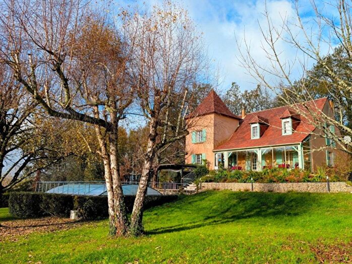 Maison à vendre - Saint-Cyprien - 9 pièces - 6 chambres