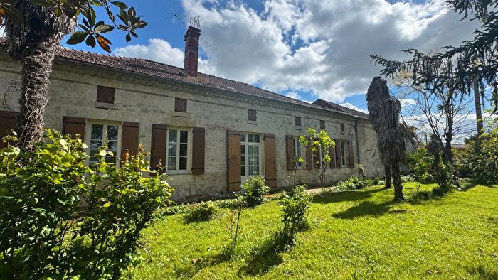 Maison à vendre - Saint-Caprais-de-Lerm - 7 pièces - 5 chambres