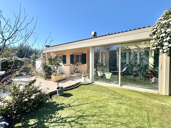 Maison à vendre - La Roque-dAnthéron - 8 pièces - 6 chambres