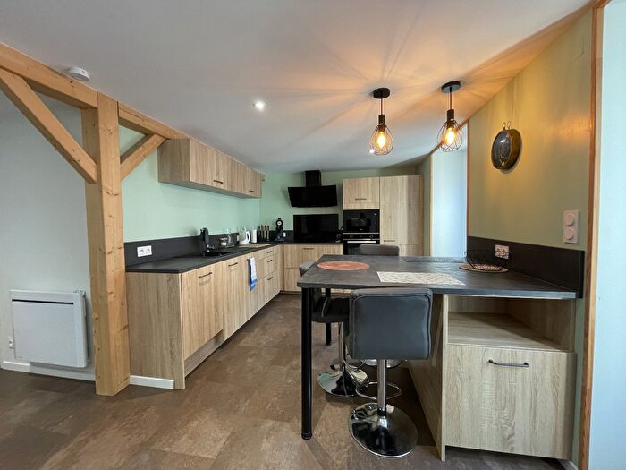 Appartement à vendre - Vic-sur-Cère - 7 pièces - 3 chambres