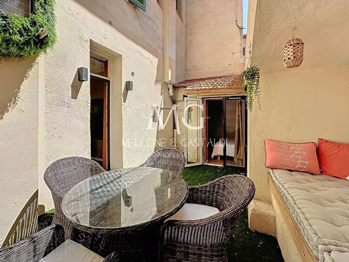 Appartement à louer - Suquet, Cannes - 3 pièces - 2 chambres