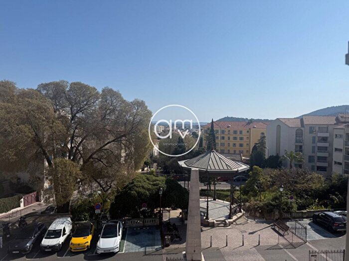 Appartement à louer - Hyères - 2 pièces - 1 chambre