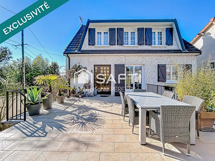 Maison à vendre - Noisy-le-Grand, Centre-ville - 7 pièces - 4 chambres