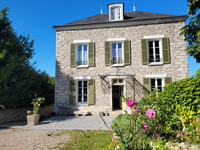 Maison à vendre - Souppes-sur-Loing - 8 pièces - 6 chambres