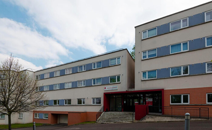 Appartement à vendre - Sèvres, Beau-Site, Binelles, Renan, Chataîgneraie - 1 pièce