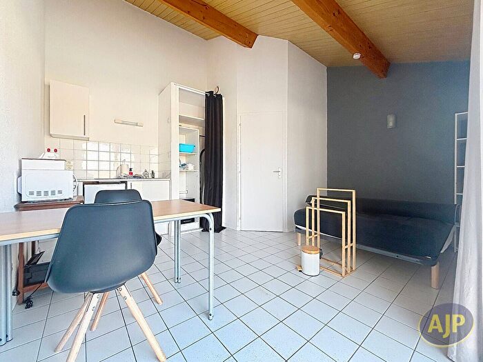 Appartement 1 pièce à louer à Le Bourg sous la Roche-Rivoli-Courtaisière, La Roche-sur-Yon