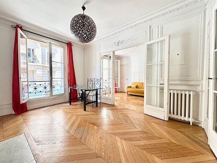 Appartement 4 pièces à Paris 15ème, Violet, Commerce, à vendre