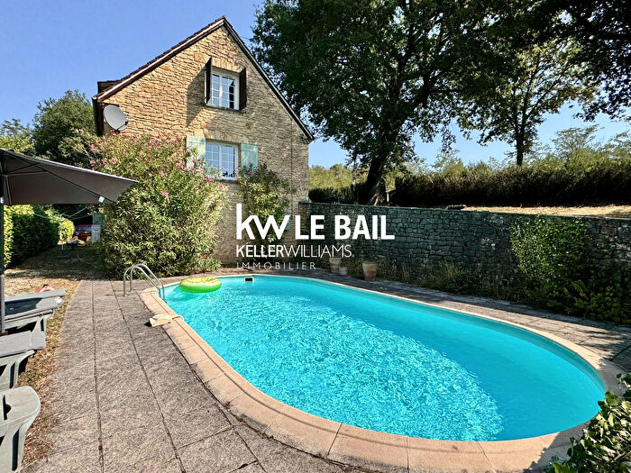 Maison à vendre - Vézac - 6 pièces - 4 chambres