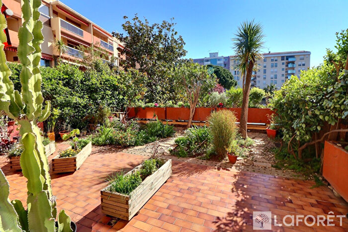 Appartement à vendre - Hyères, Centre-ville - 2 pièces - 1 chambre