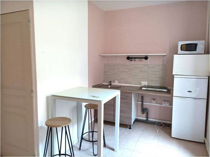 Centre Ville-Louis Blanc, Alès : Appartement 1 pièce à louer