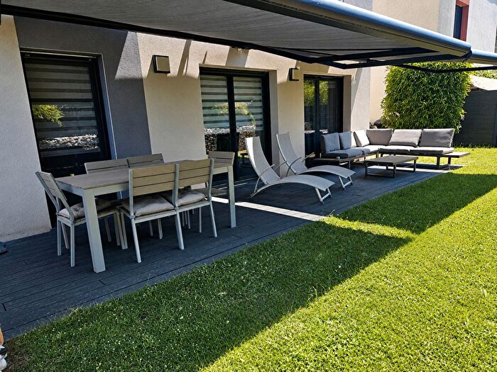 Maison 5 pièces à Chassieu, à vendre