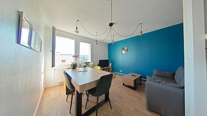 Appartement à louer - Saint-Étienne, La Métare, Le Portail Rouge, Fauriel, Villeboeuf - 3 pièces - 2 chambres