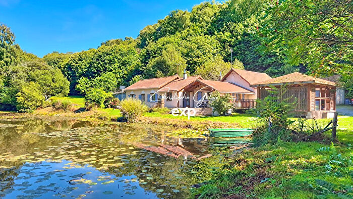 Maison à vendre - Saint-Symphorien-sur-Couze - 6 pièces - 3 chambres