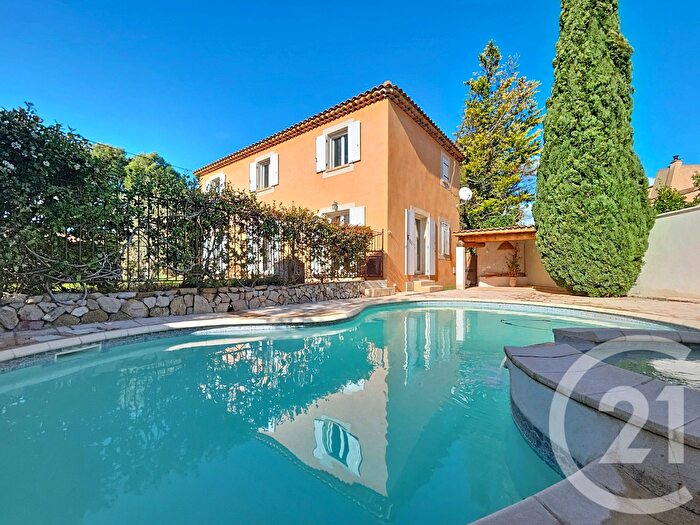 Maison à vendre - Mouriès - 8 pièces - 4 chambres