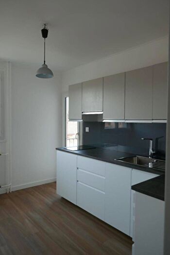 Appartement à louer - Colline des Pères-Tardy, Saint-Étienne - 2 pièces - 1 chambre