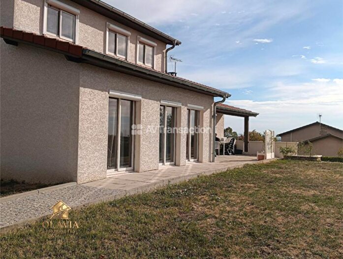 Maison 6 pièces à Sainte-Consorce, à vendre