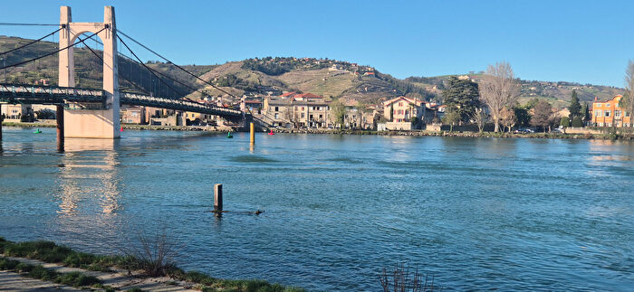 Maison à vendre - Condrieu - 6 pièces - 4 chambres