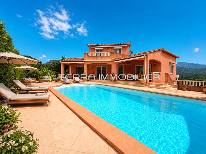 Maison 7 pièces à Calcatoggio, à vendre