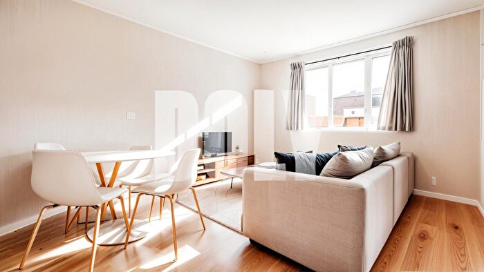 Appartement à vendre - Suresnes, Centre-ville - 4 pièces - 2 chambres