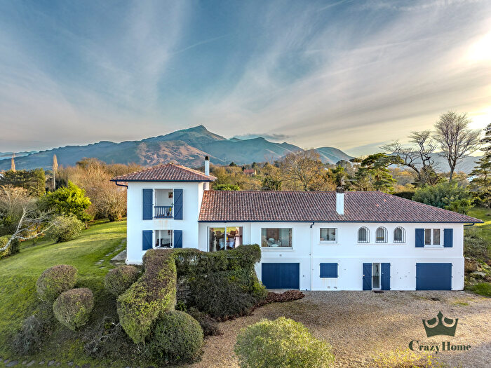 Maison à vendre - Urrugne - 8 pièces - 6 chambres