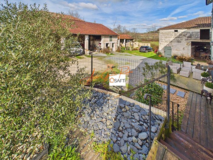 Maison à vendre - Mareuil - 12 pièces - 3 chambres