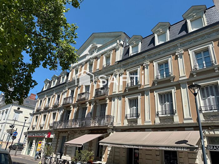Châtellerault, Centre-ville : Appartement 5 pièces à vendre