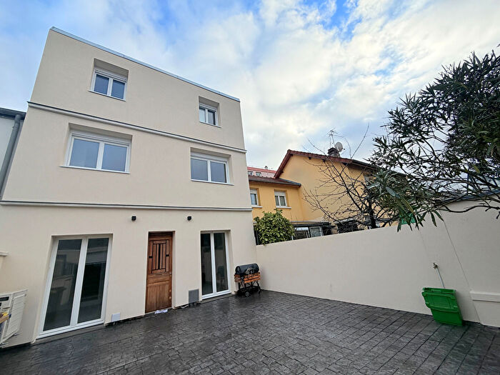 Maison à louer - Colombes, Europe - 4 pièces - 3 chambres