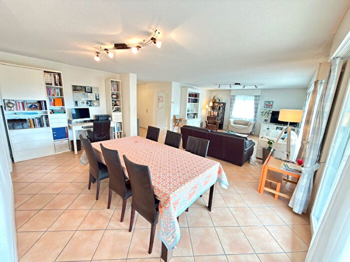 Appartement à vendre - Ferney-Voltaire - 4 pièces - 3 chambres