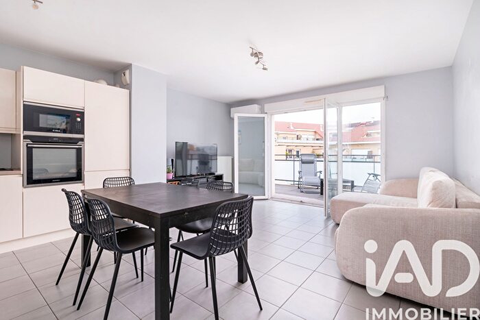 Appartement à vendre - Bron, Bron Piscine, Le Lessivas - 4 pièces - 3 chambres