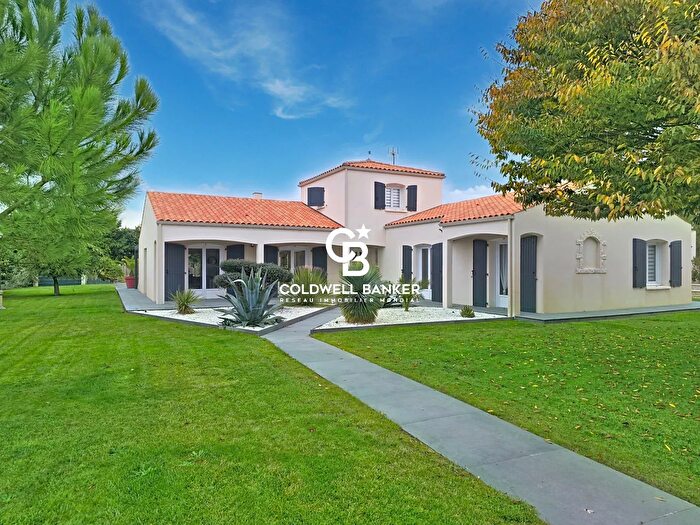 Maison à vendre - Sainte-Radégonde-des-Noyers - 6 pièces - 4 chambres