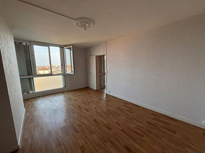 Appartement à louer - Ateliers SNCF, Chenôve - 4 pièces - 3 chambres