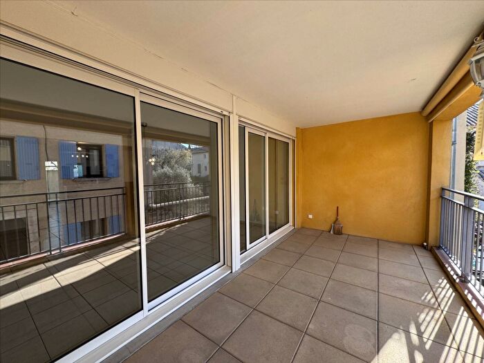 Appartement à louer - Sainte-Cécile-les-Vignes - 3 pièces - 2 chambres