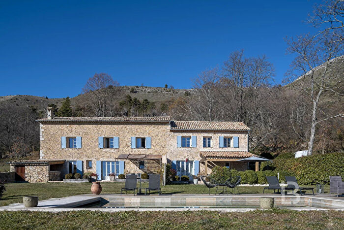 Maison à vendre - Tourrettes-sur-Loup - 6 pièces - 5 chambres