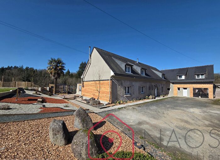 Maison à vendre - Ploumagoar - 9 pièces - 5 chambres