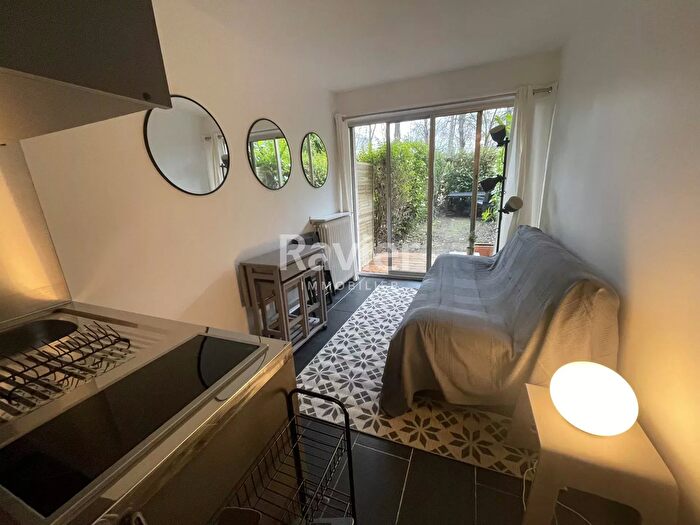 Appartement à louer - Saint-Cloud, Centre-ville - 1 pièce