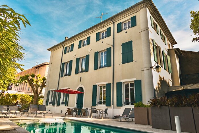 Maison 12 pièces à Alès, Centre-ville, à vendre